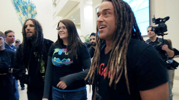 Todd White with Head and Fieldy from KoRn praying for the salvation of ...
